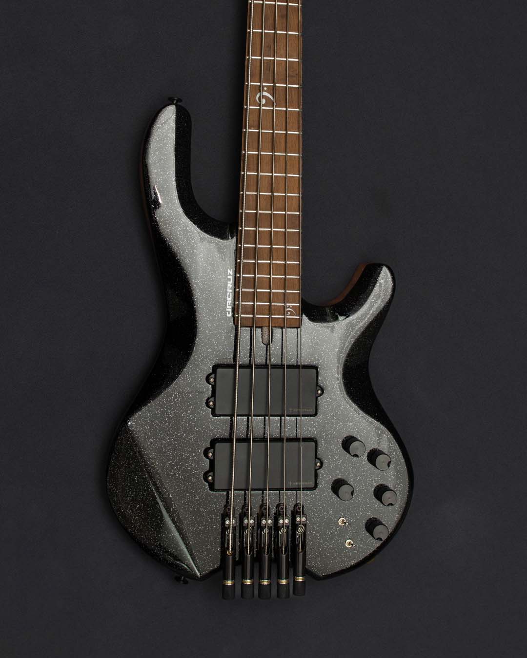 King Bass Headless – Dacruz Lutheria